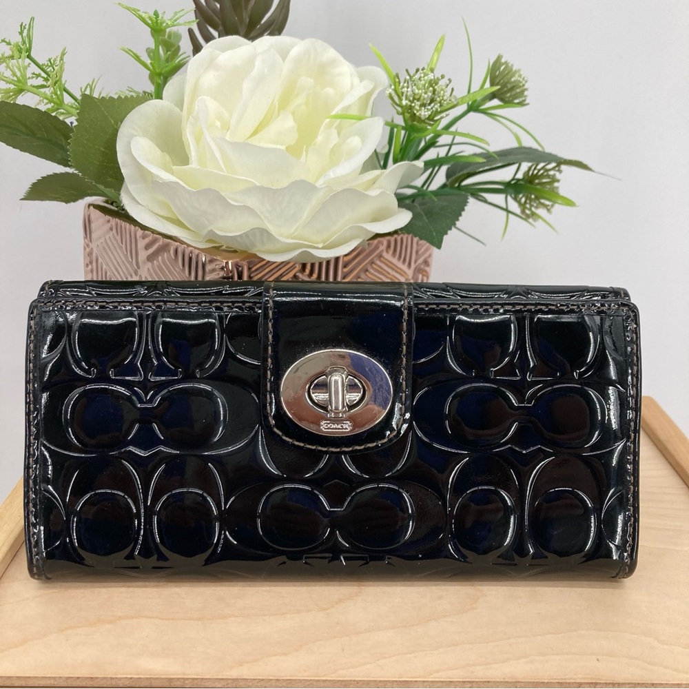 Coach Signature Embossed Patent Turn Lock Black Wallet - Gem